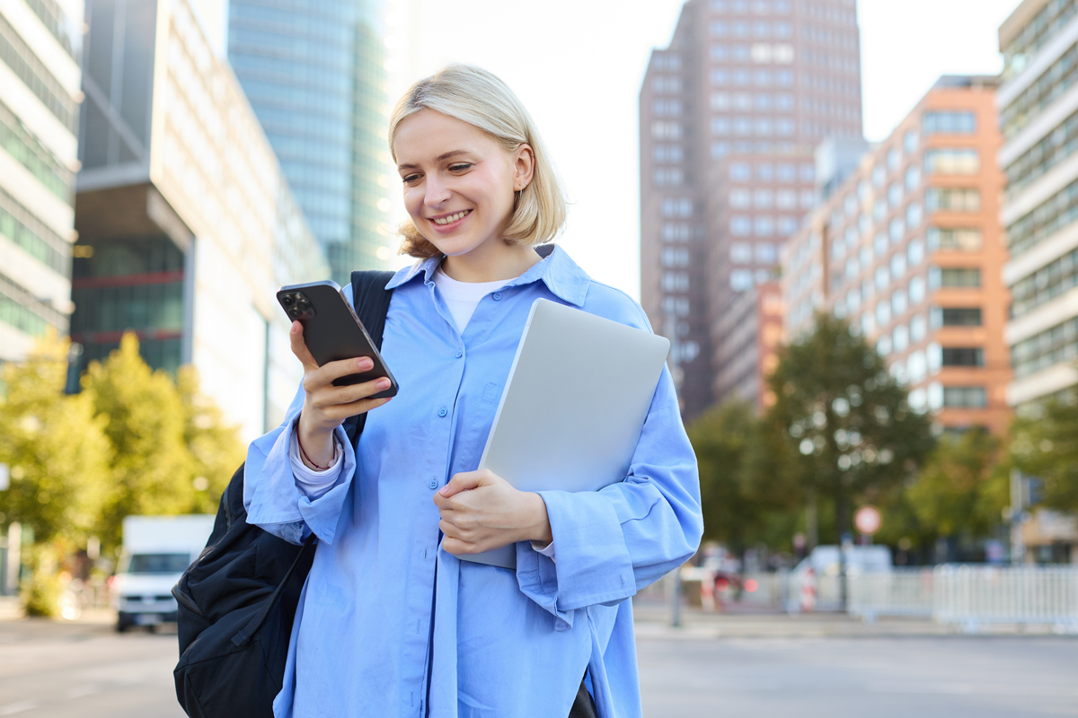 Free Government Phones 4G Stand: Where to Get One