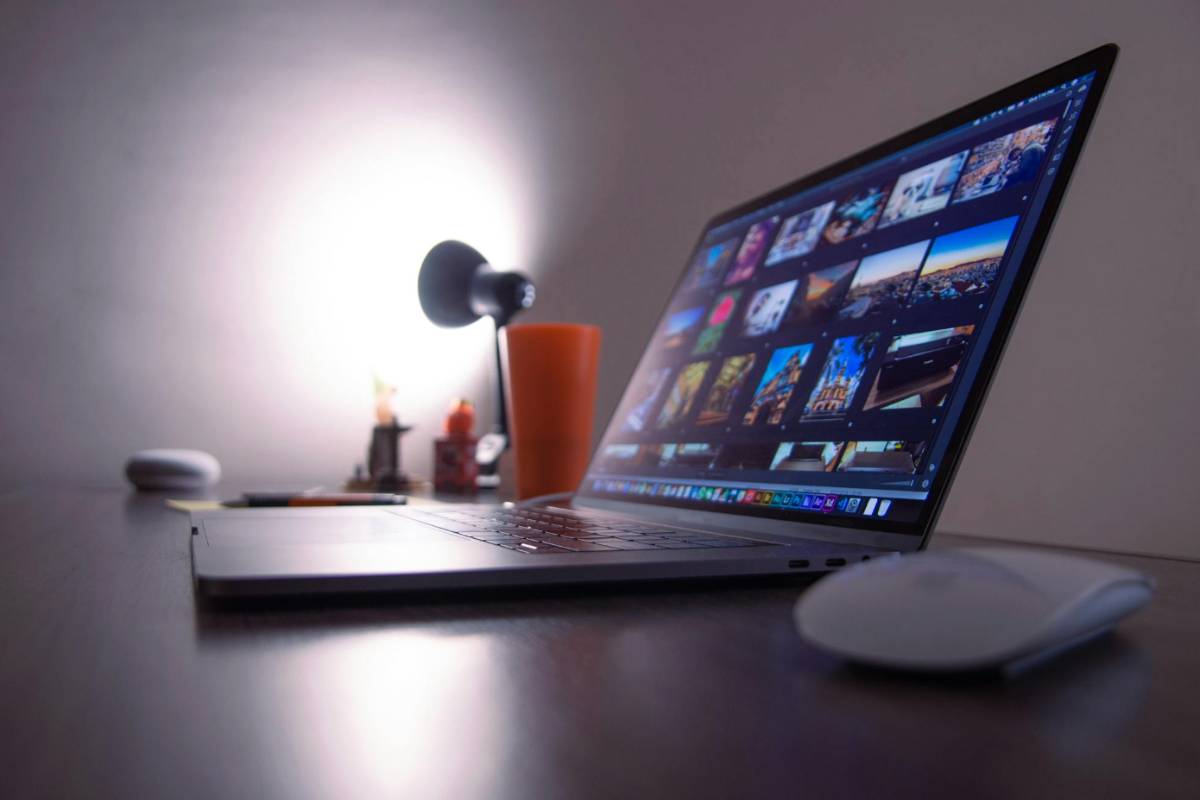 How to Clean Laptop Screen Safely: The Streak-Free Method That Won't ...
